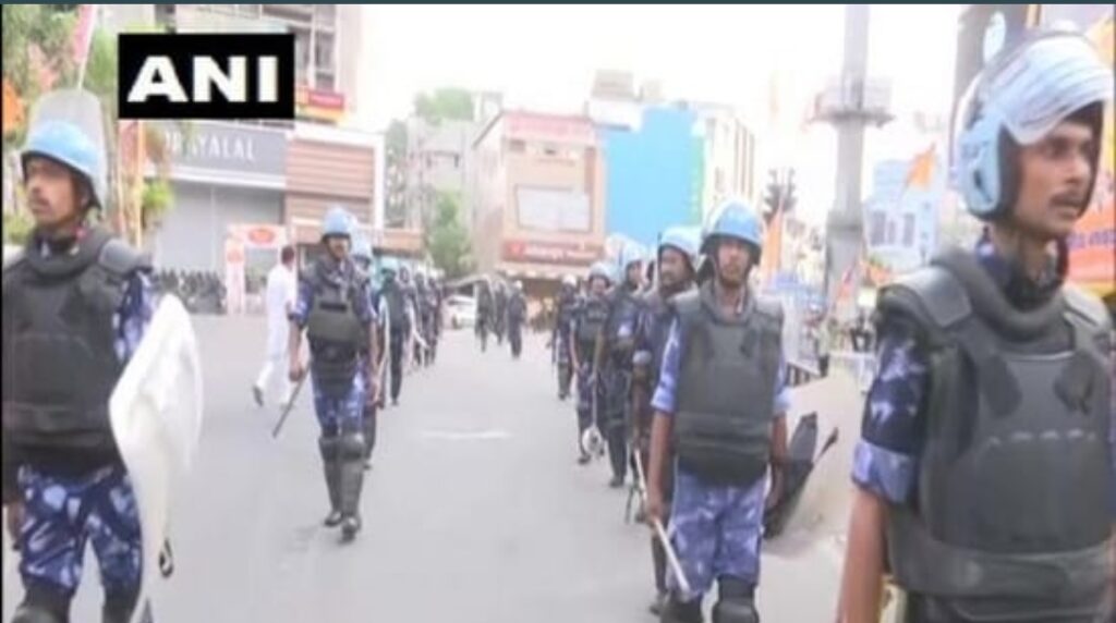 Army, paramilitary forces deployed in violence-hit Manipur - Hello Tricity